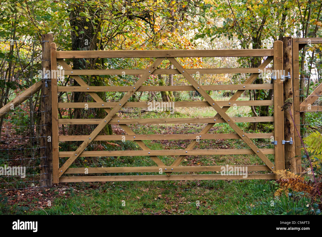 Deer fencing hi-res stock photography and images - Alamy