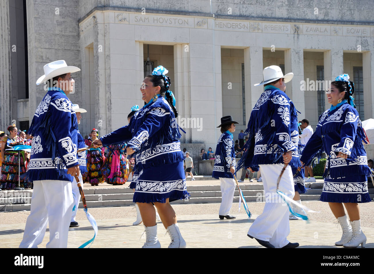 Mexican traditional dancing Stock Photo - Alamy