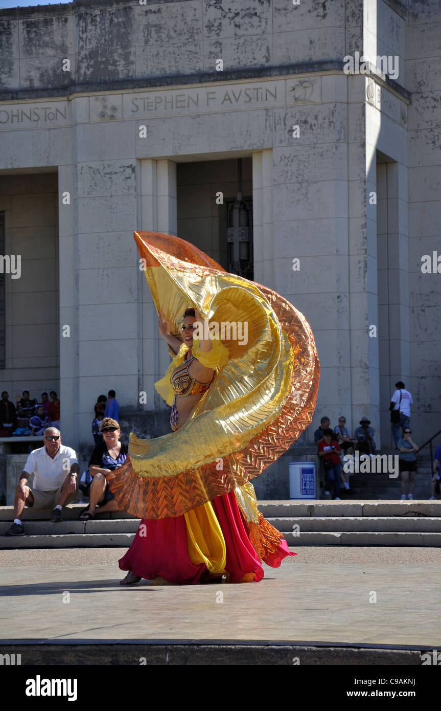 Moroccan belly dancer hi-res stock photography and images - Alamy