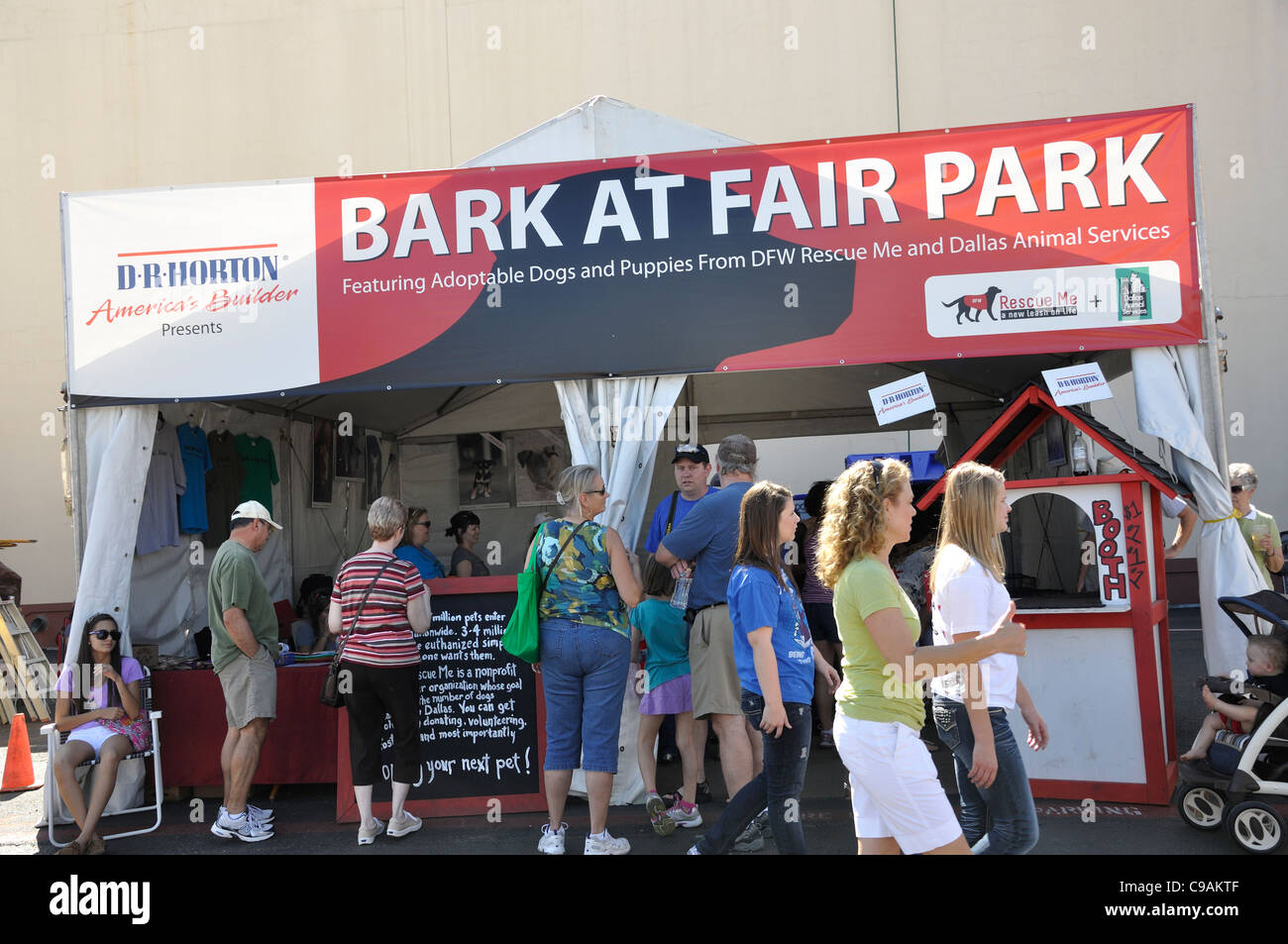 Texas State Fair, Dallas, Texas, USA - dog rescue booth Stock Photo - Alamy