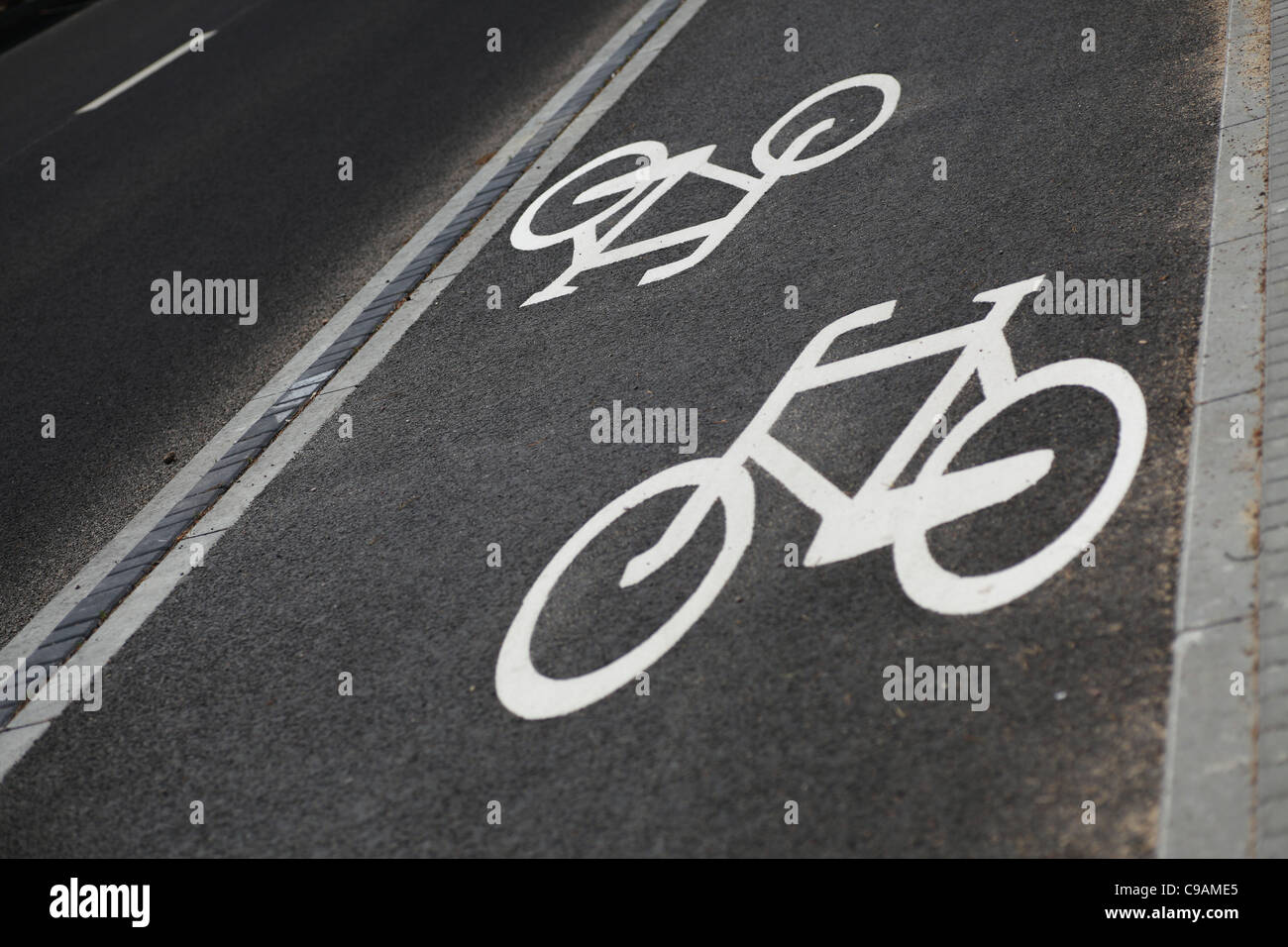 white bicycle road sign black Stock Photo - Alamy