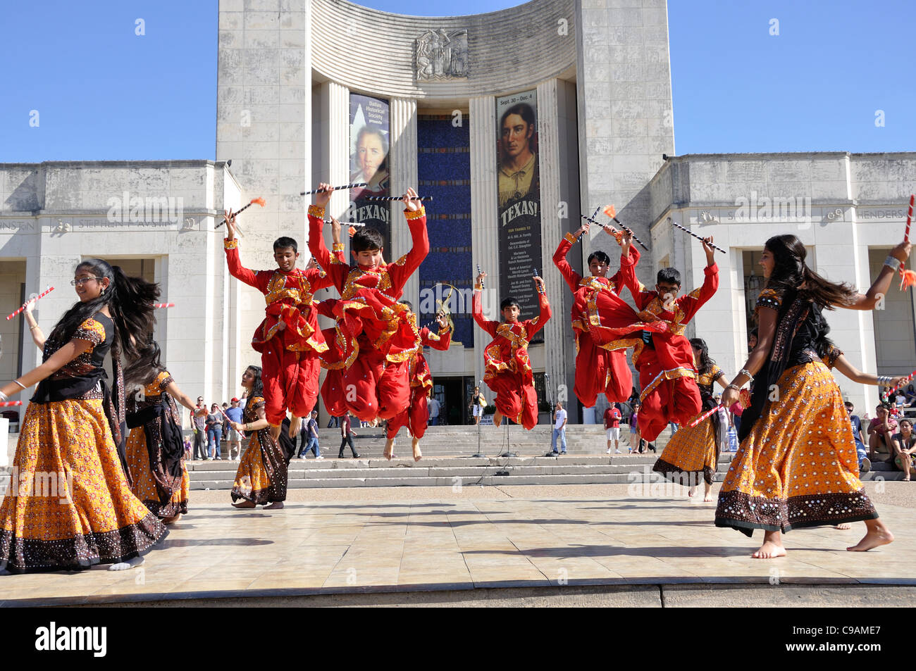 Indian dancing usa hi-res stock photography and images - Alamy