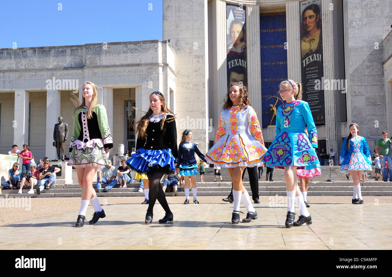 Irish traditional dancing Stock Photo - Alamy