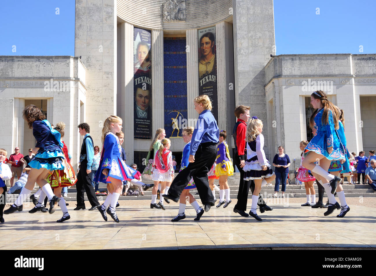 Irish traditional dancing Stock Photo - Alamy