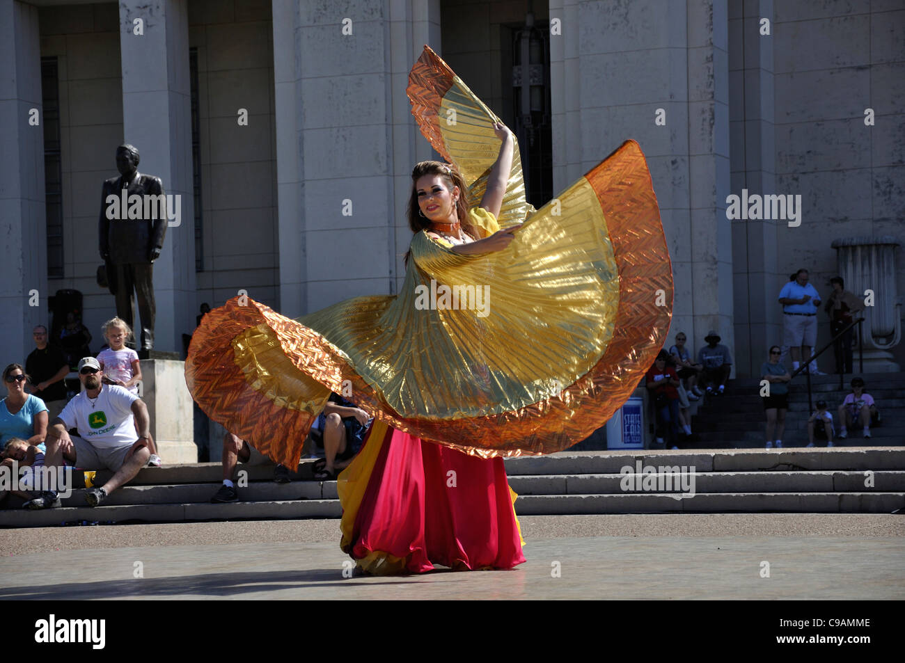 Folk turkish women dance stage hi-res stock photography and images - Alamy
