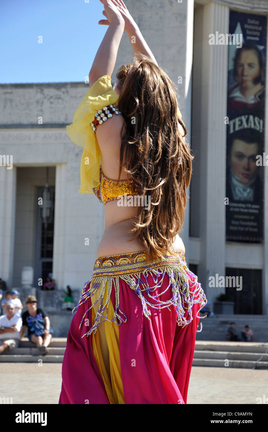 Belly dancing hi-res stock photography and images - Alamy