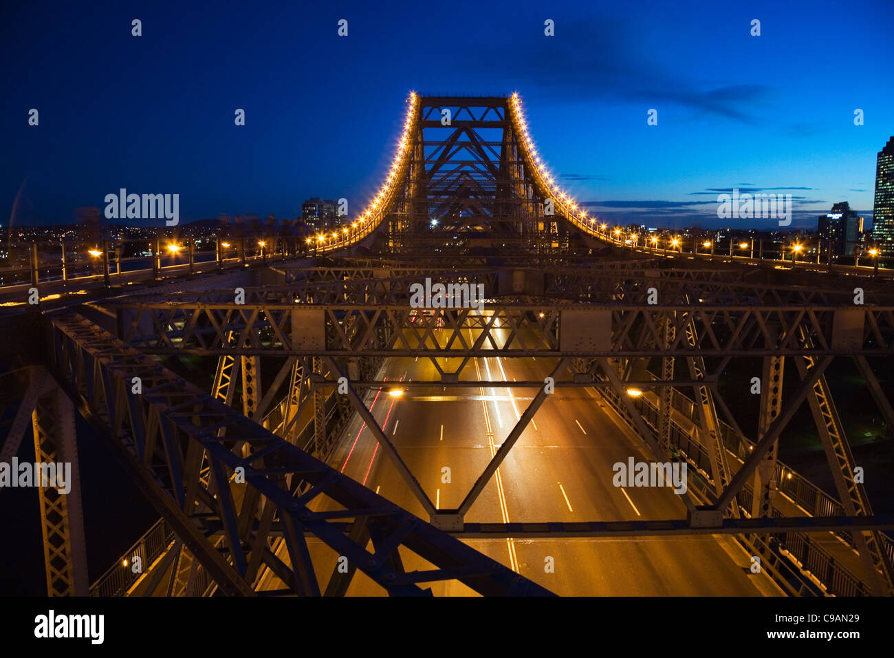 The Story Bridge illuminated at night. Brisbane, Queensland, Australia ...