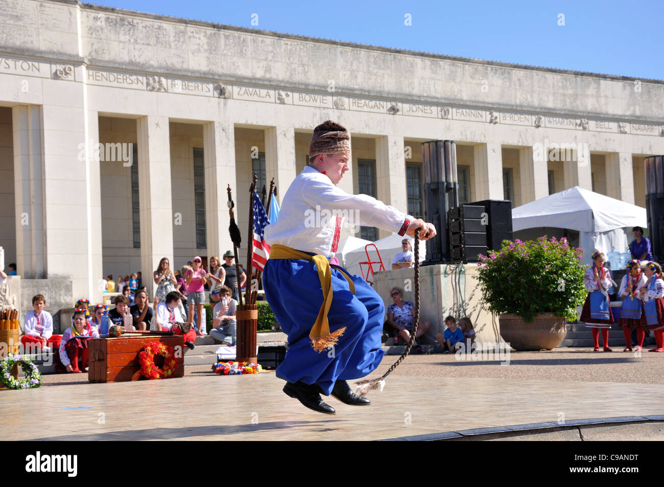 Ukrainian traditional dancing Stock Photo - Alamy