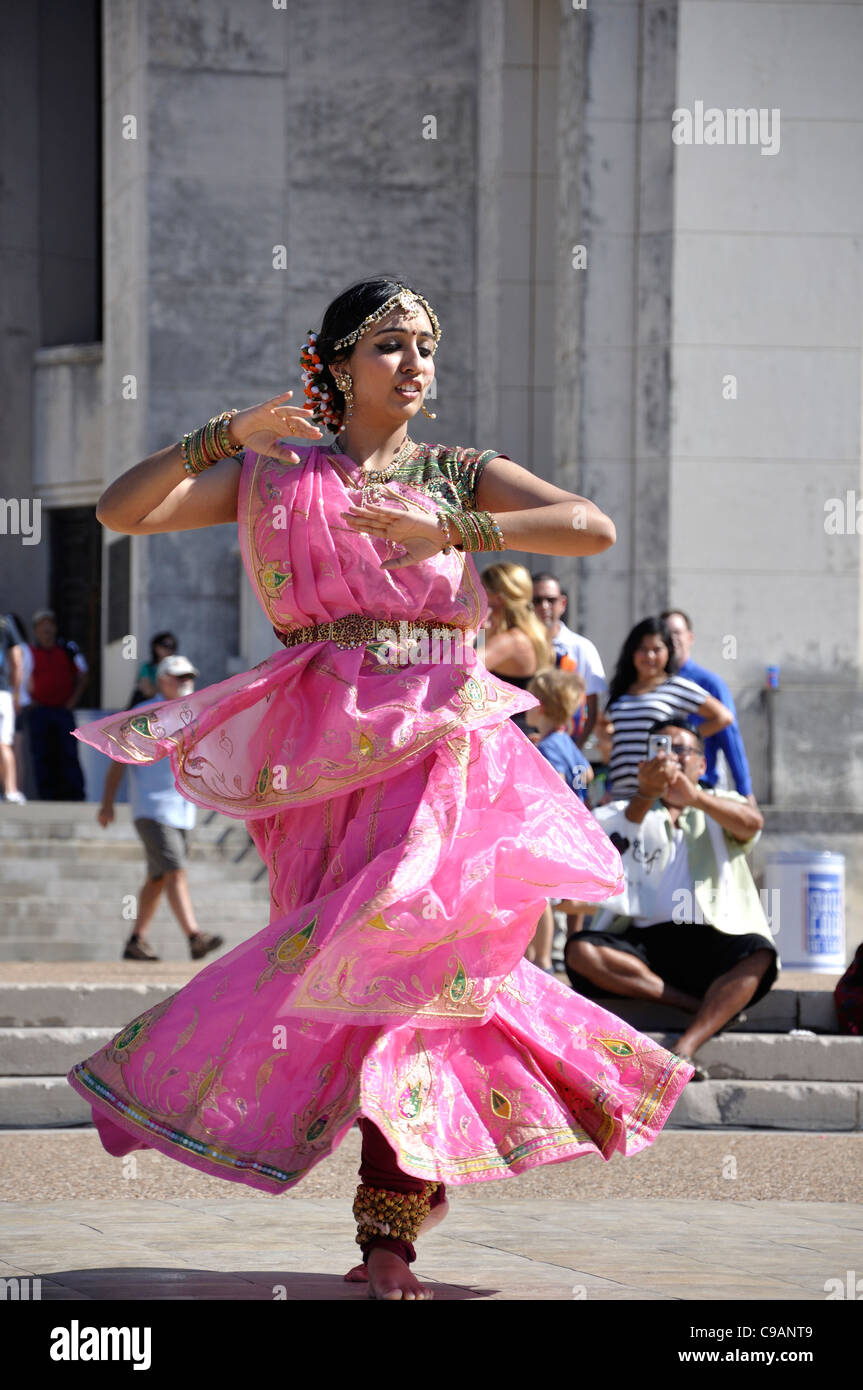 Indian traditional dancing Stock Photo - Alamy