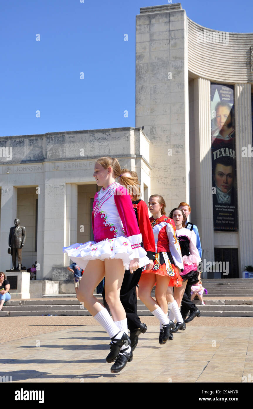 Irish traditional dancing Stock Photo - Alamy