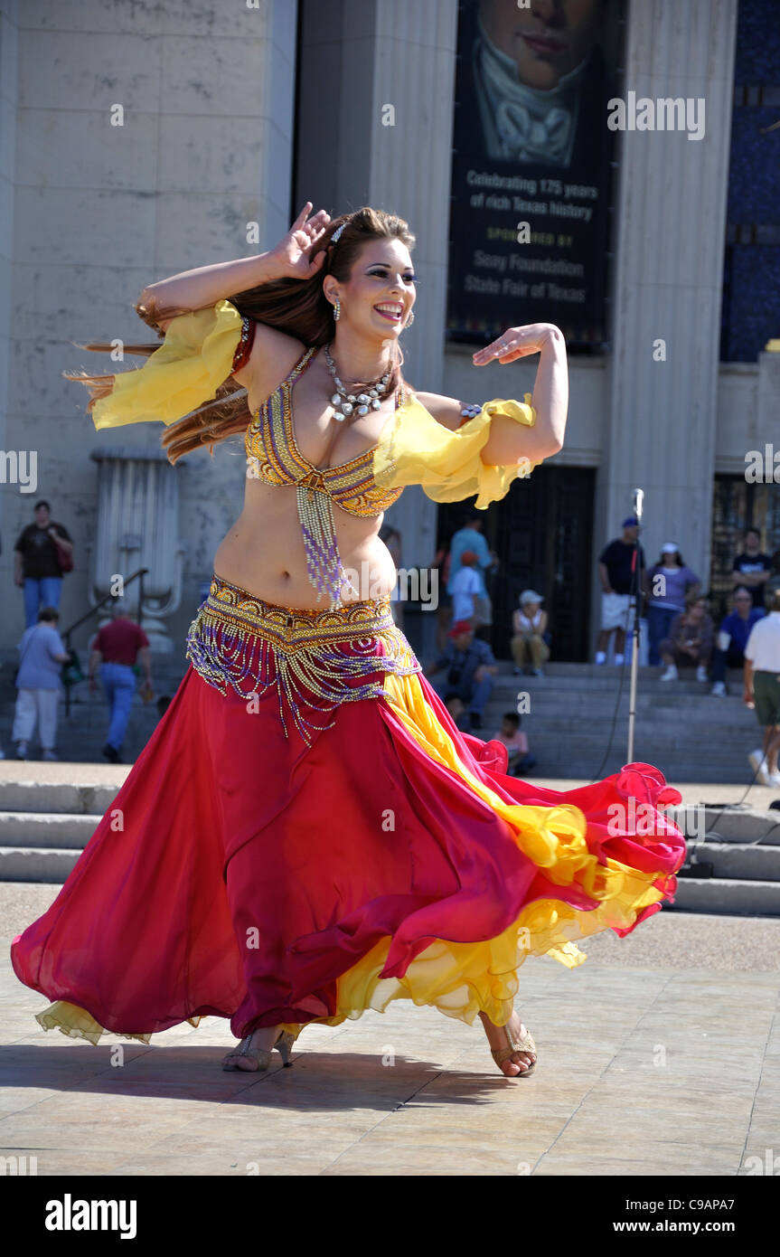 Belly dancing morocco hi-res stock photography and images - Alamy