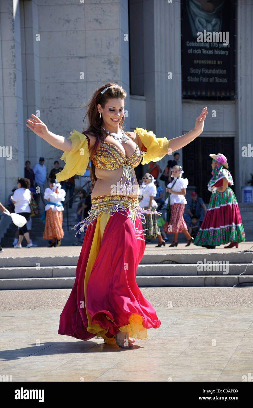 Belly dancing morocco hi-res stock photography and images - Alamy