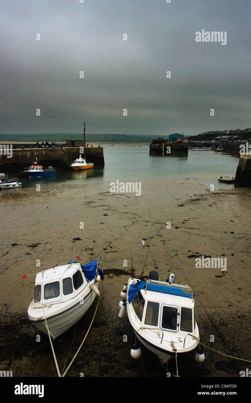Fishing boats in padstow harbour hi-res stock photography and images ...