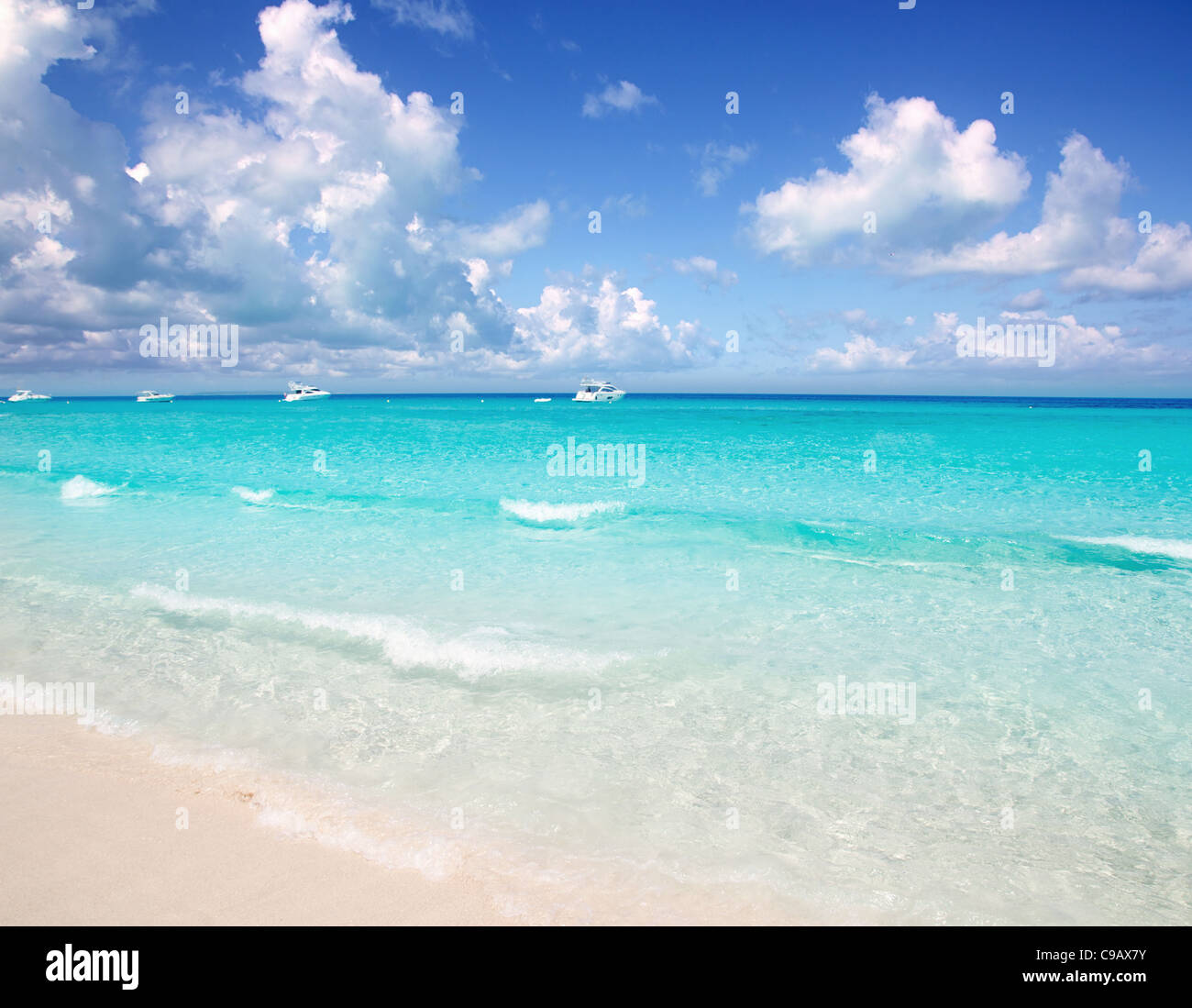 Tropical beach sea waves turquoise hi-res stock photography and images ...