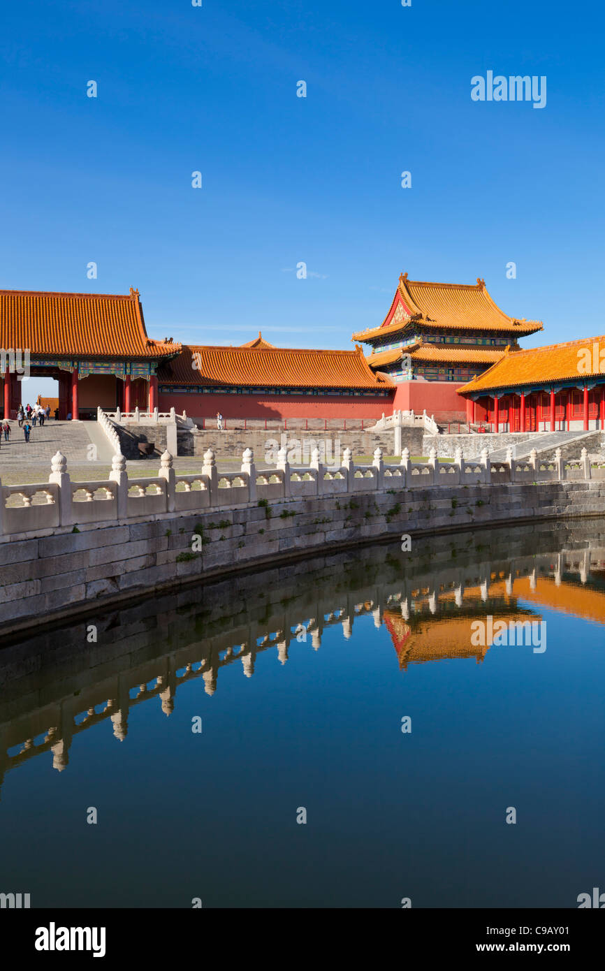 Inner Golden Water river flowing through the Outer court, Forbidden ...