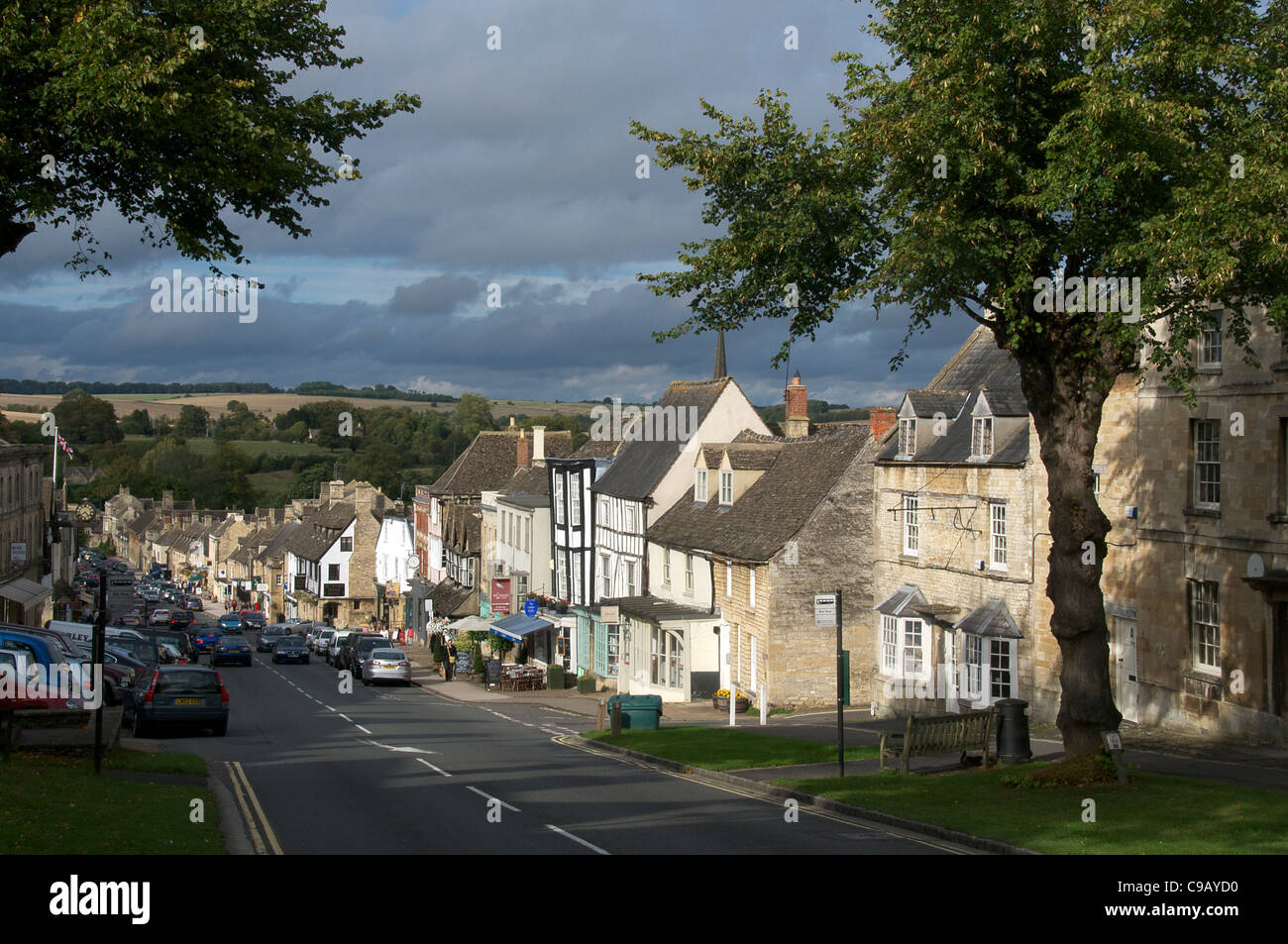 Burford high street shops hi-res stock photography and images - Alamy