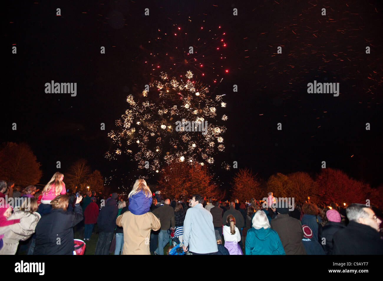 Fireworks 5th november guy bonfire hi-res stock photography and images ...