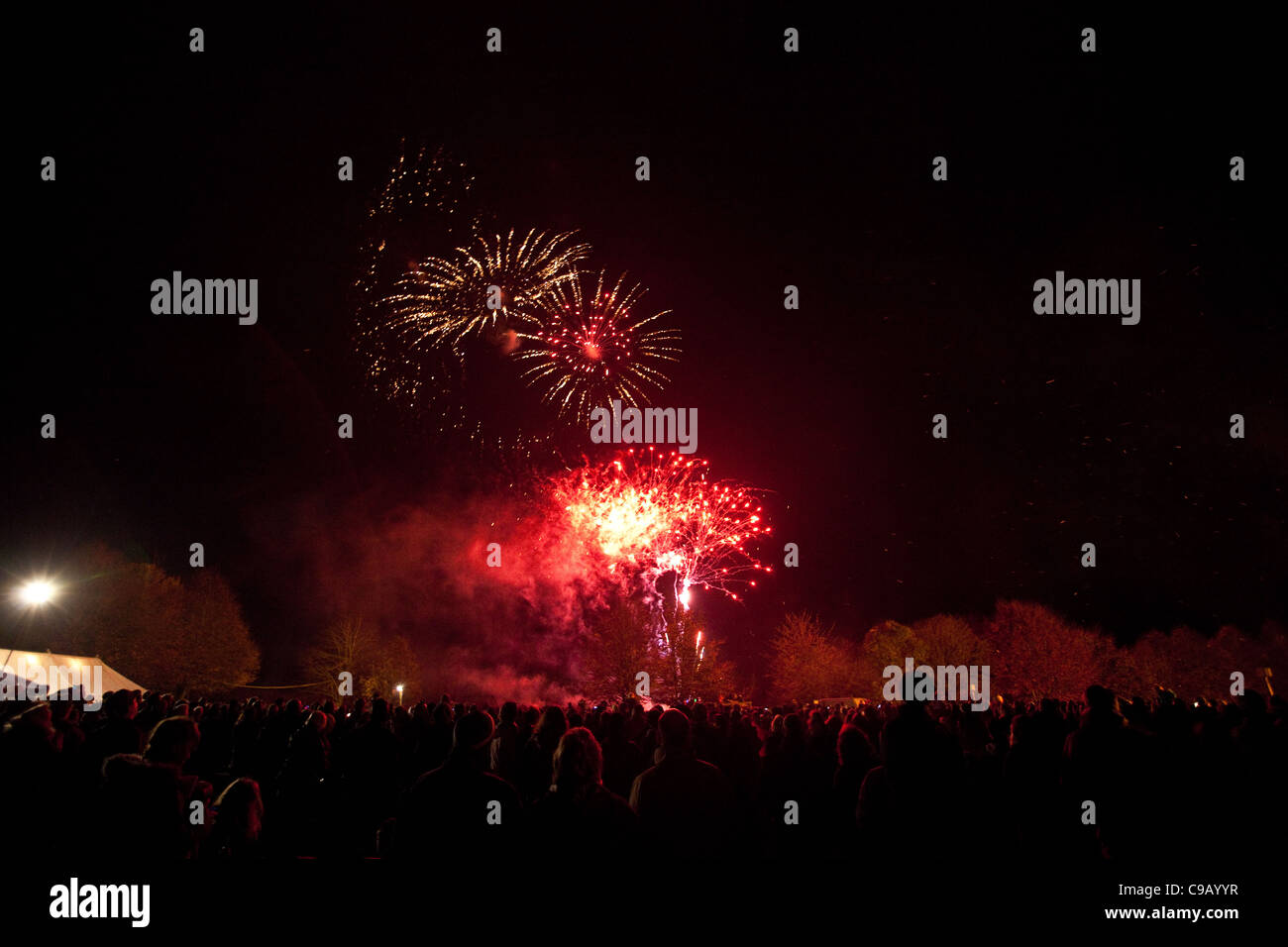 Fireworks 5th november guy bonfire hi-res stock photography and images ...