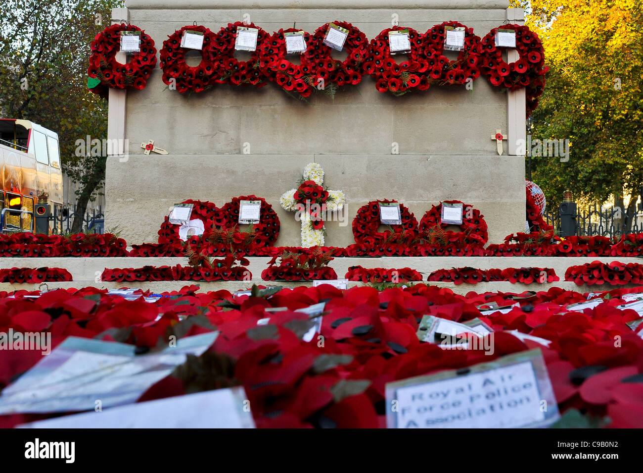 Raf memorial wreath hi-res stock photography and images - Alamy