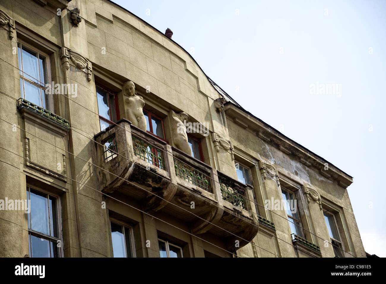 Art deco statues hi-res stock photography and images - Alamy