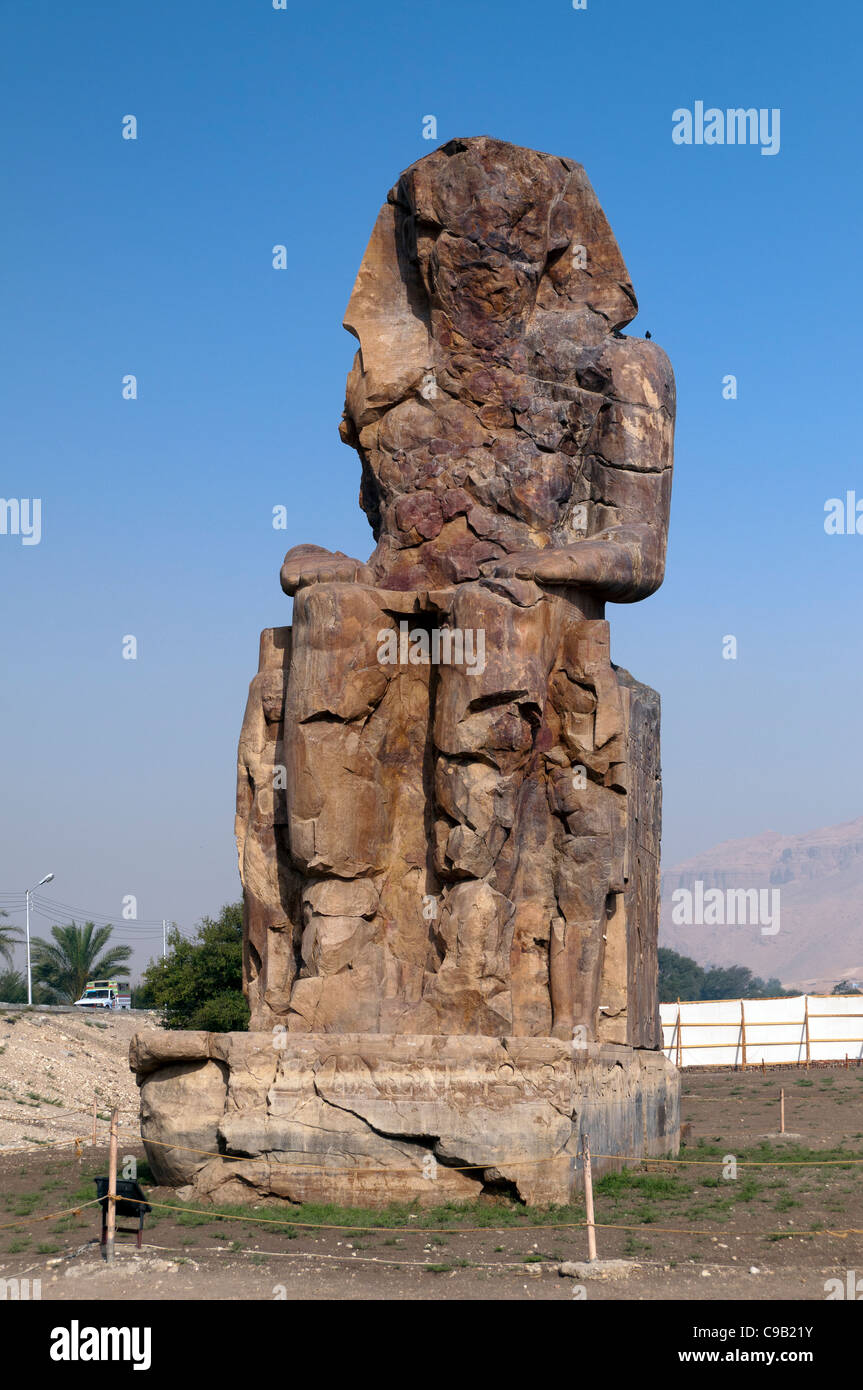 Colossus statue Egypt middle east Stock Photo - Alamy