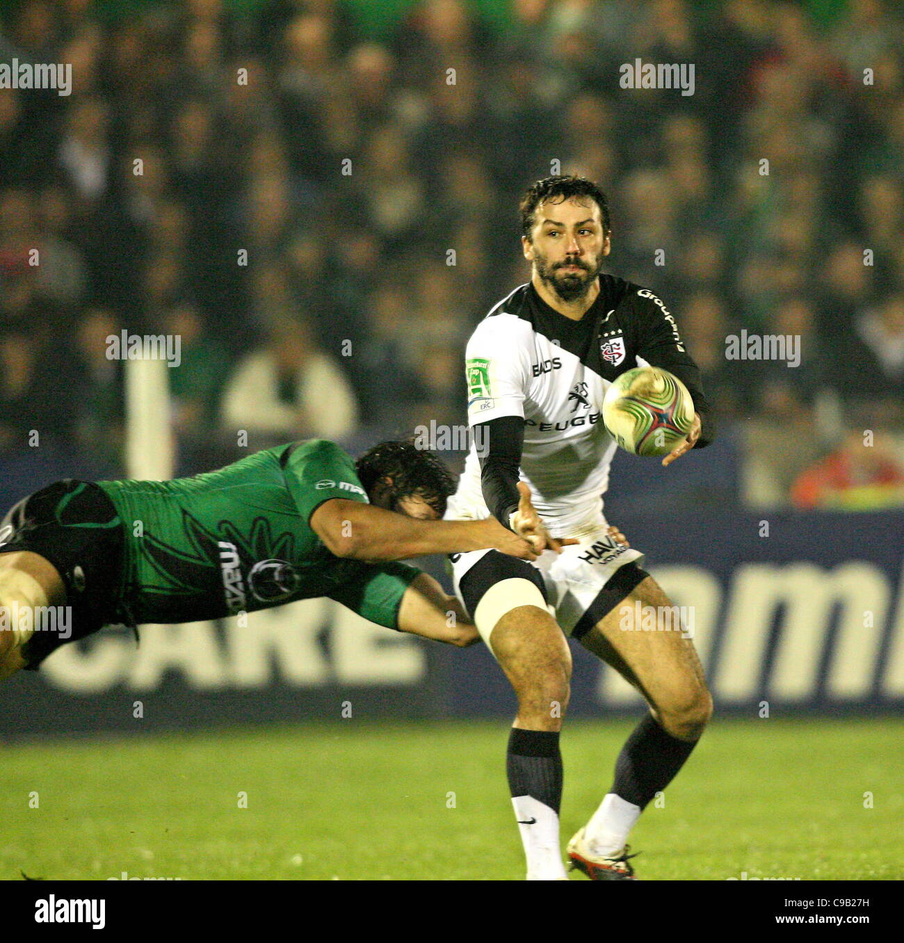 19.11.2011. Galway, Ireland. . Connacht's Mike McCarthy tackles Clement ...