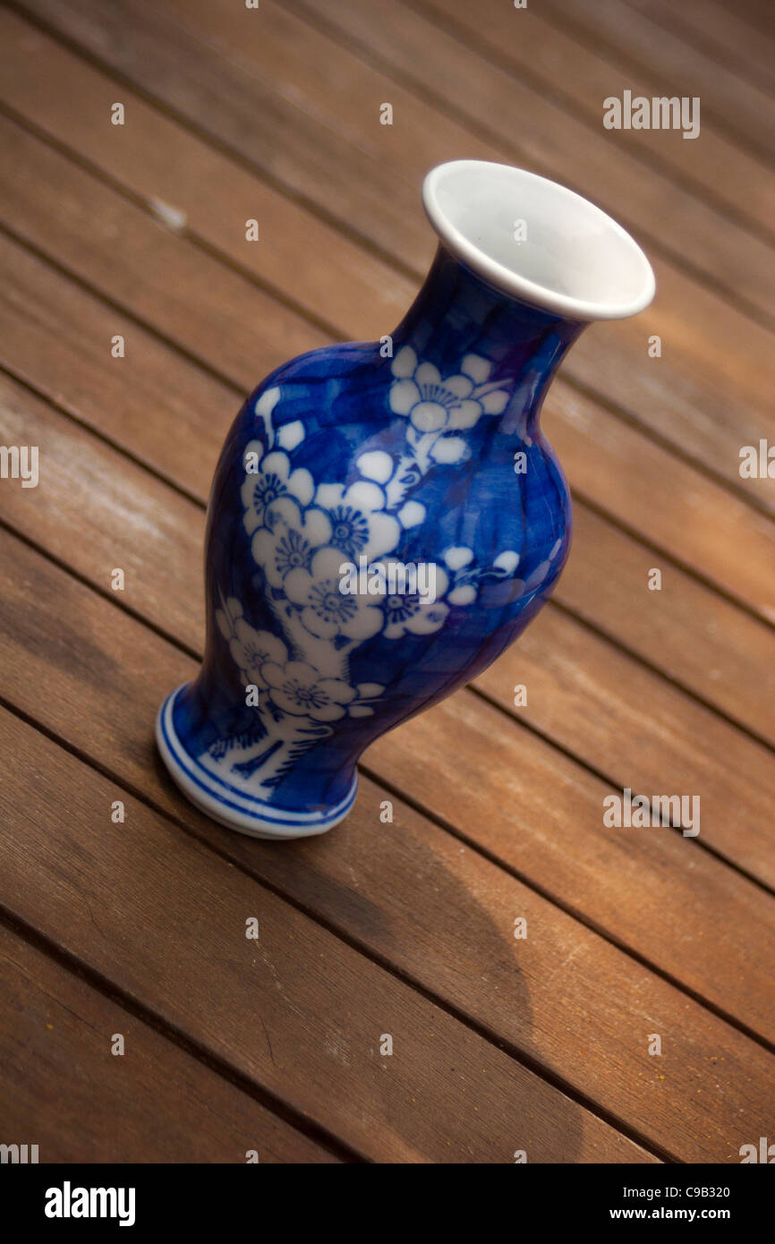 Vase with pattern hi-res stock photography and images - Alamy
