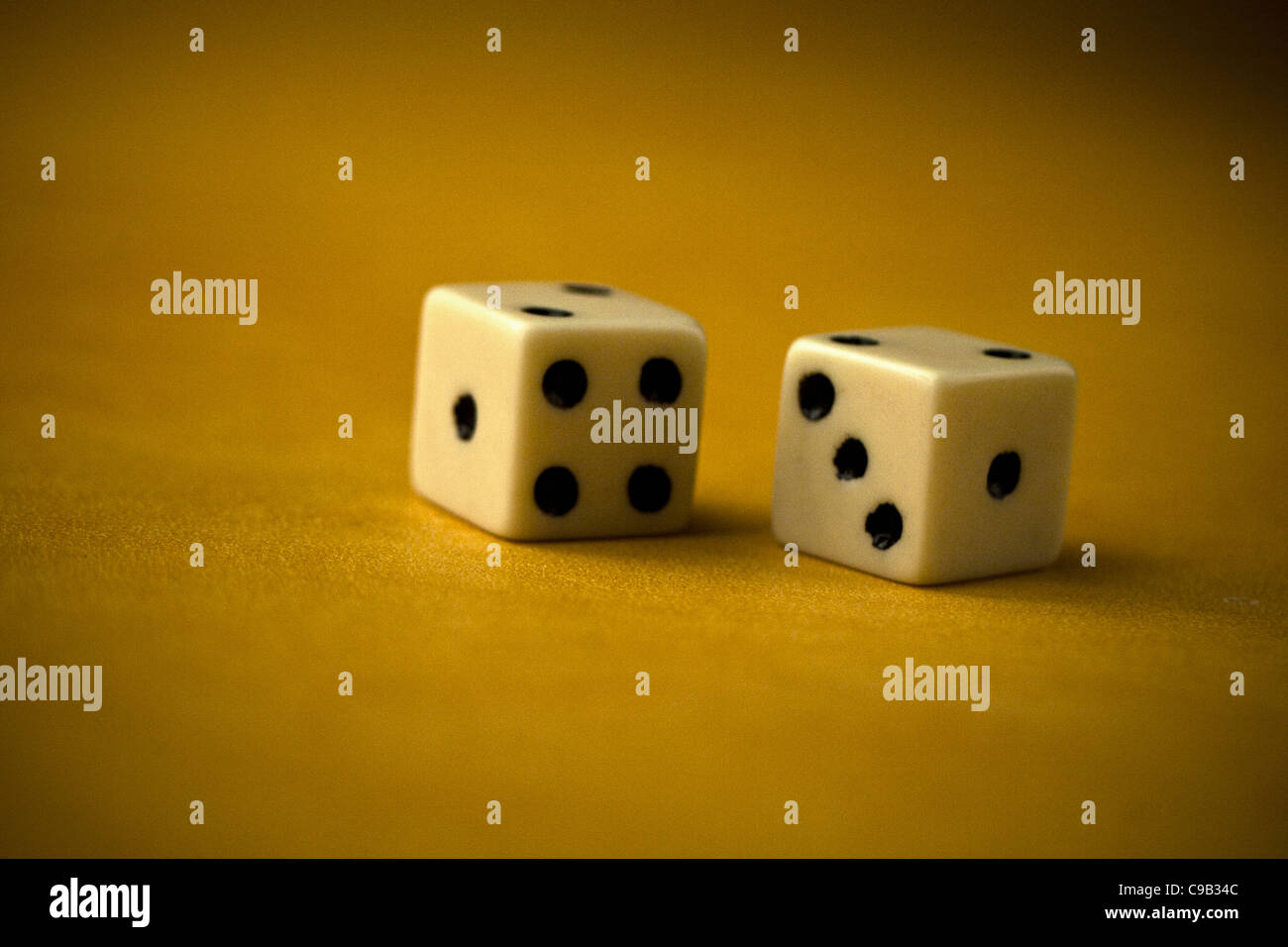 Two yellow dice hi-res stock photography and images - Alamy