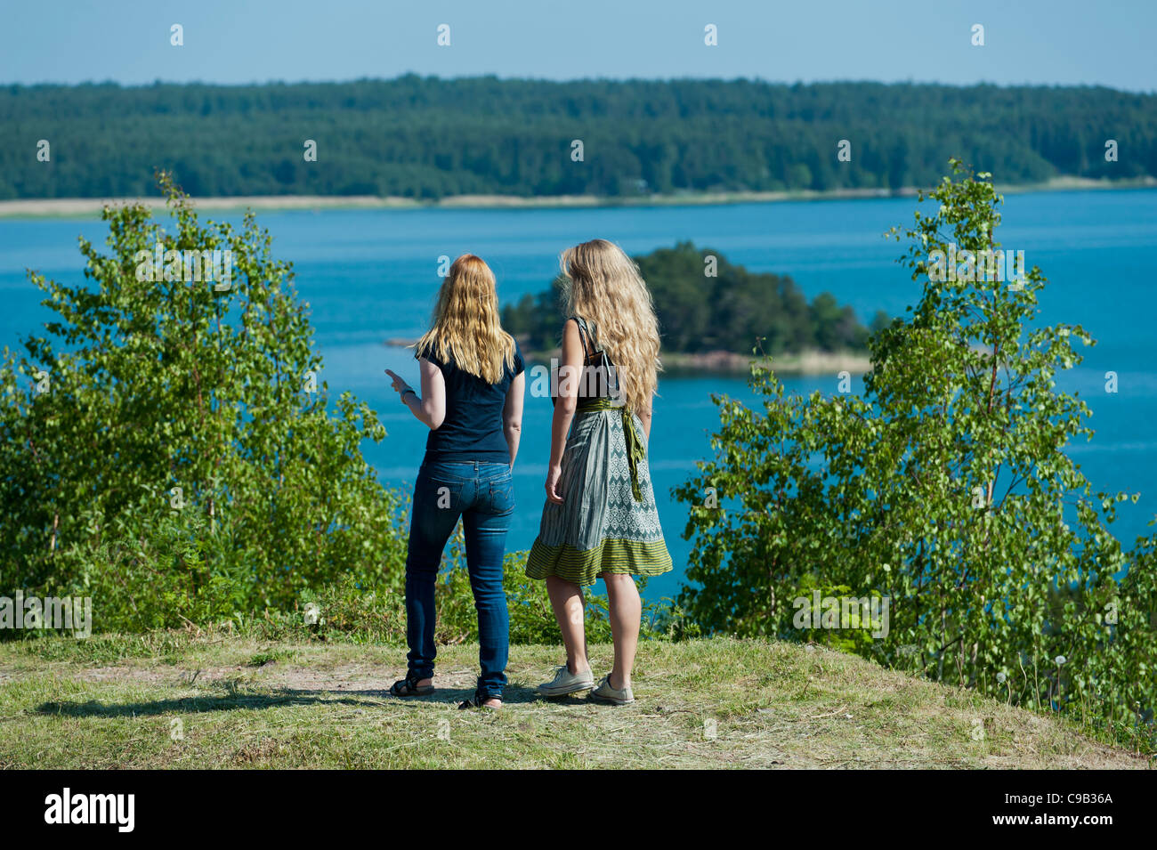 Women walking around High Resolution Stock Photography and Images - Alamy