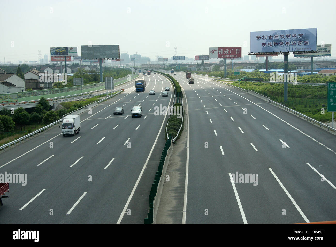 Nanging - Shanghai Expressway headed to Suzhou, China Stock Photo - Alamy