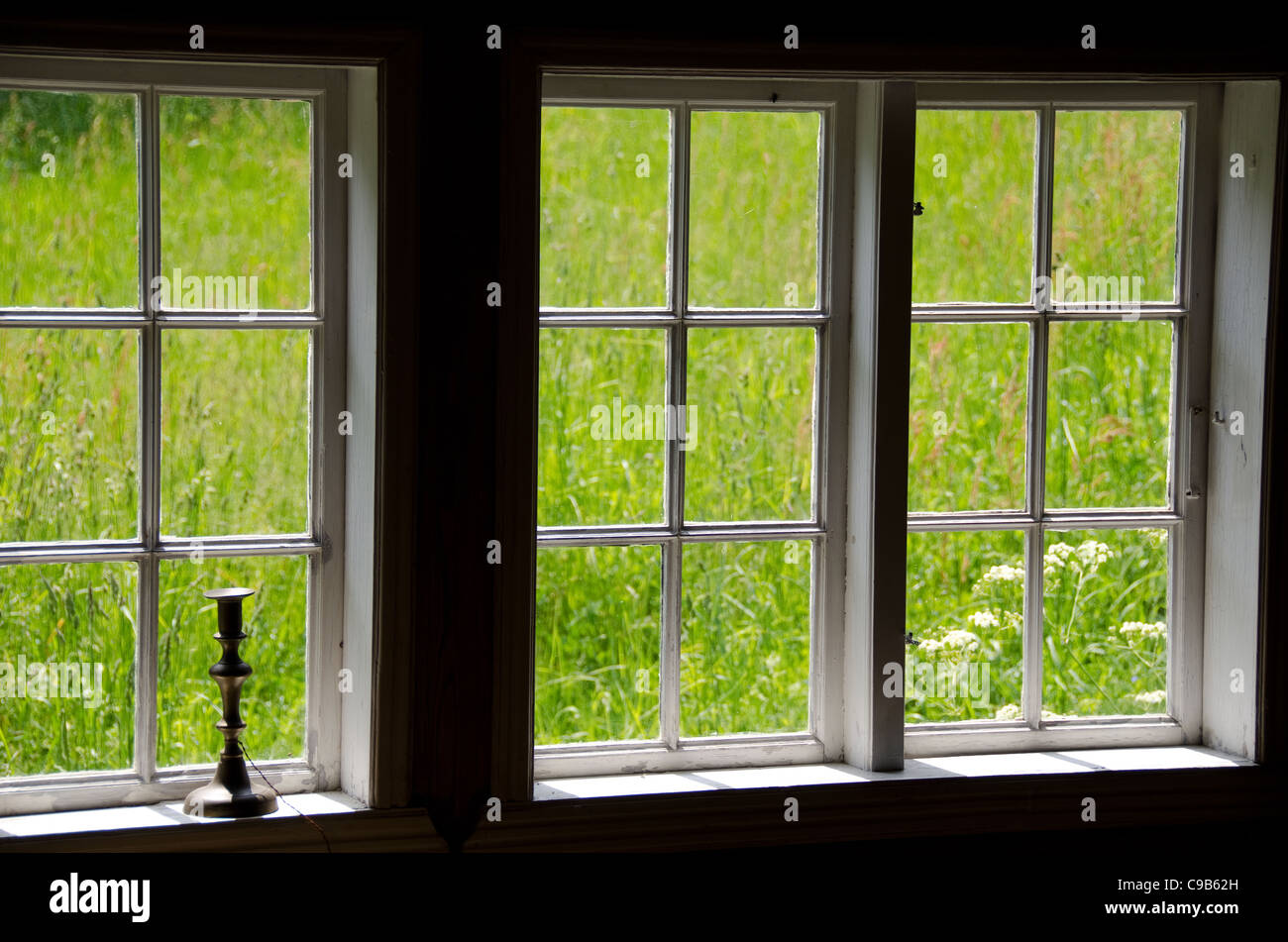 Cottage window view out hi-res stock photography and images - Alamy