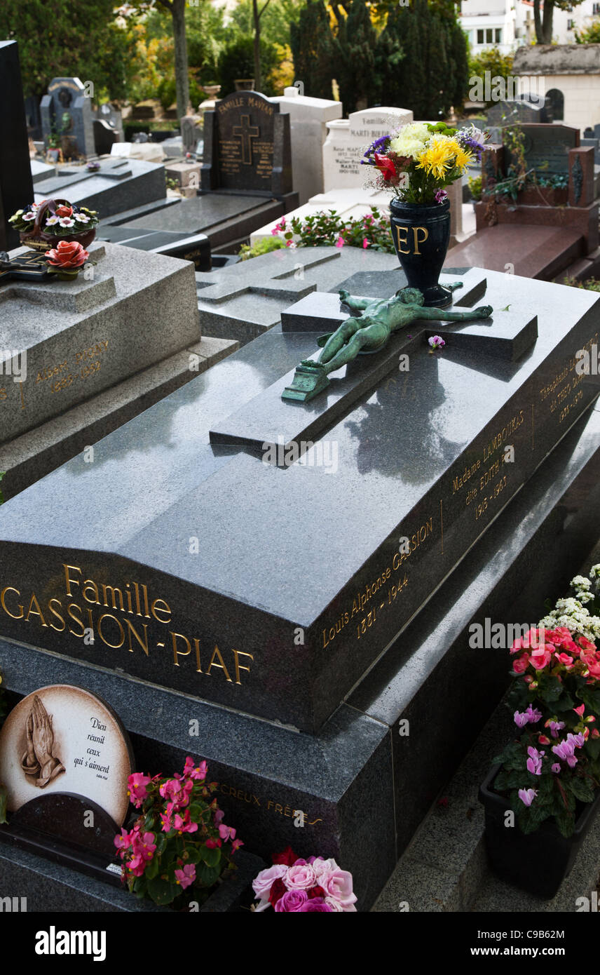Paris, the Edith Piaf grave in the Pére Lachaise cemetery Stock Photo ...