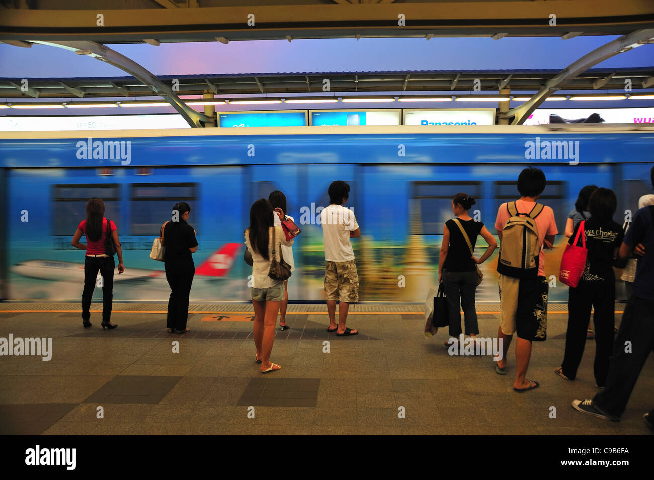 Siam sky train station hi-res stock photography and images - Alamy