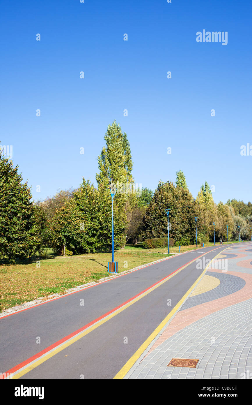 Pathway in a park hi-res stock photography and images - Alamy