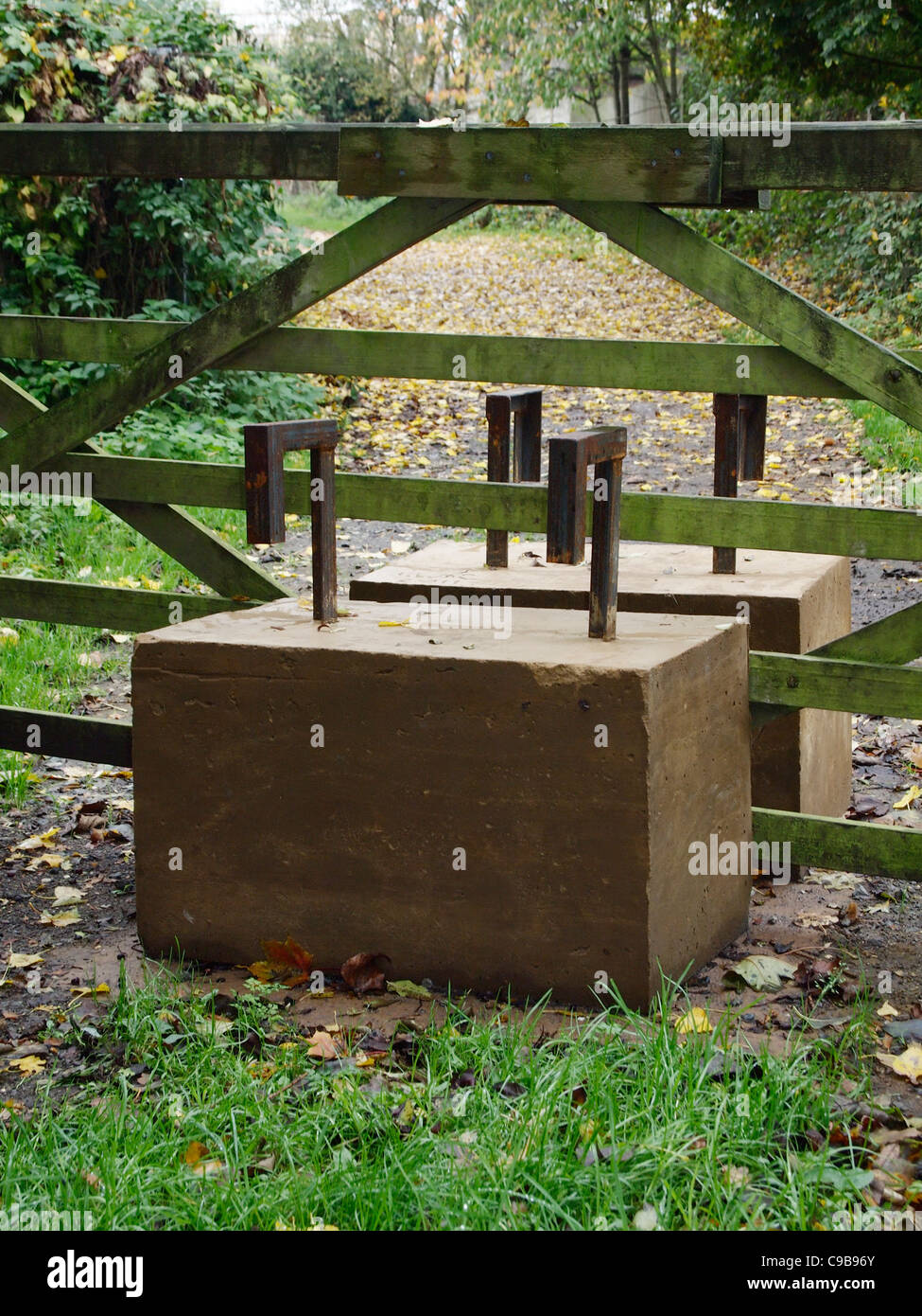 Concrete road blocks hi-res stock photography and images - Alamy