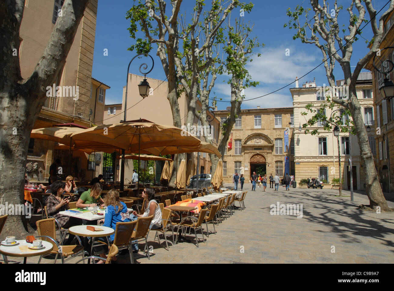 Outdoor cafe in provence hi-res stock photography and images - Alamy