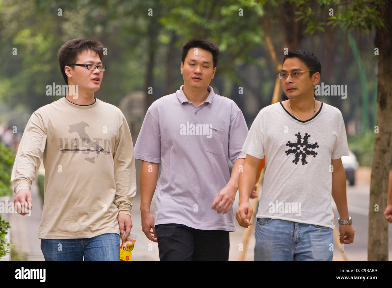 Guangzhou guangdong province china men hi-res stock photography and ...