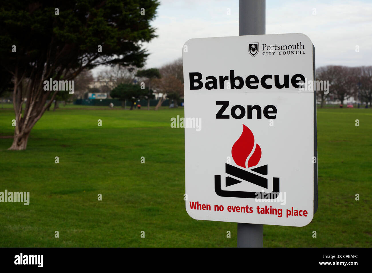 Barbecue zone sign and park, Portsmouth Stock Photo - Alamy