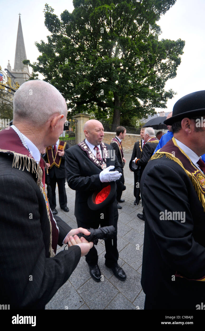 Jim Brownlee (centre), governor of the Apprentice Boys of Derry ...