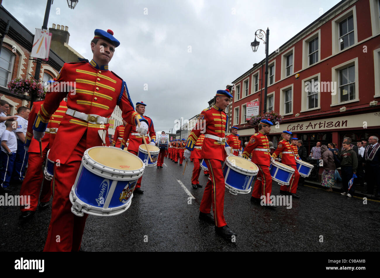 Loyalist band playing during the annual Apprentice Boys of Derry parade ...