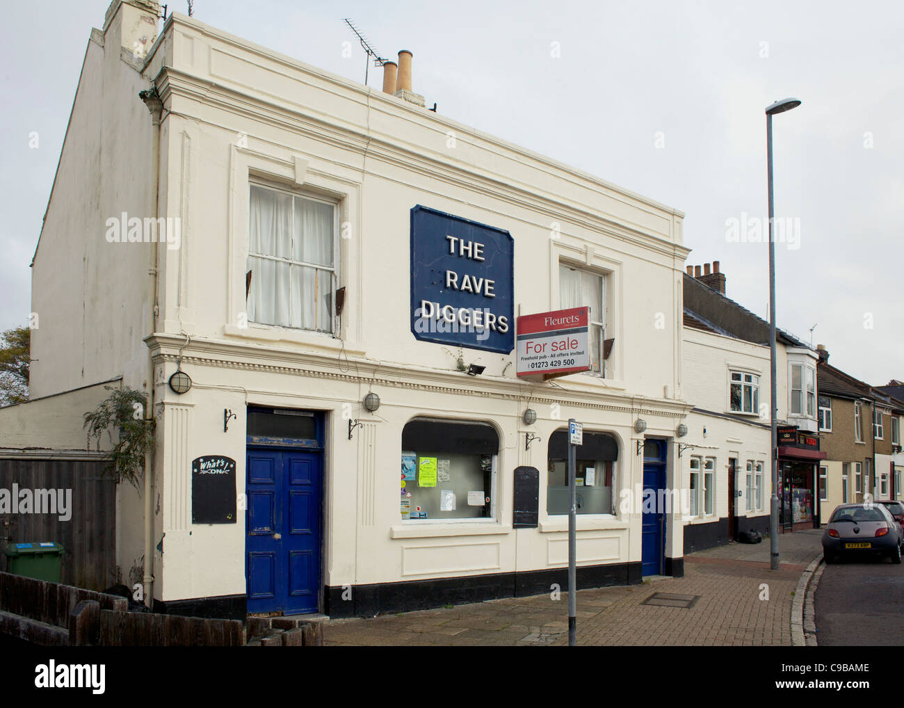 Run down house for sale hi-res stock photography and images - Alamy