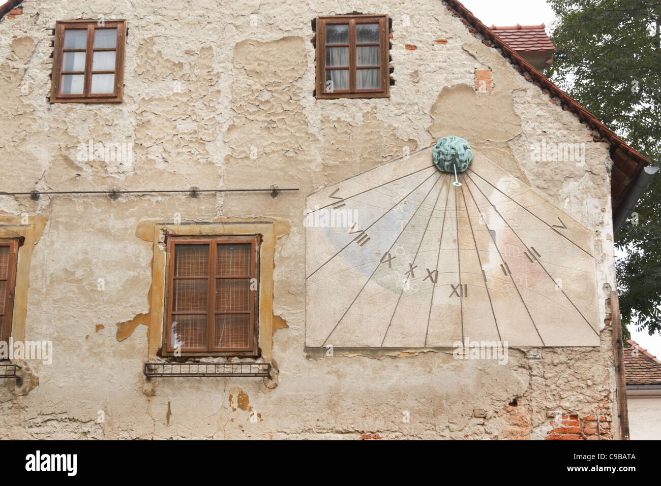 Ancient sundial clock face hi-res stock photography and images - Alamy