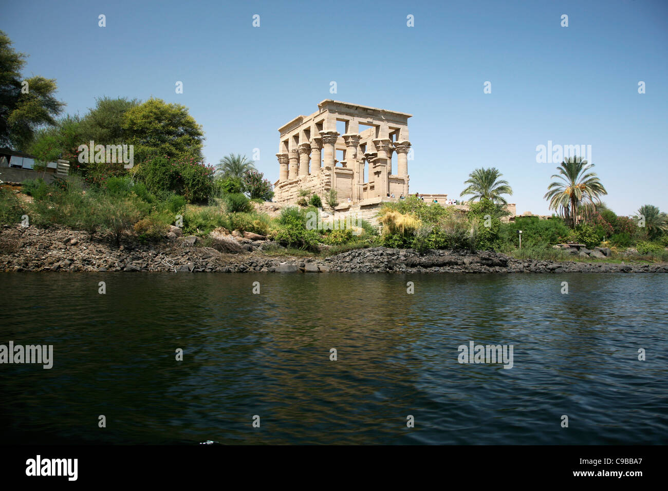 Temple next to sea hi-res stock photography and images - Alamy