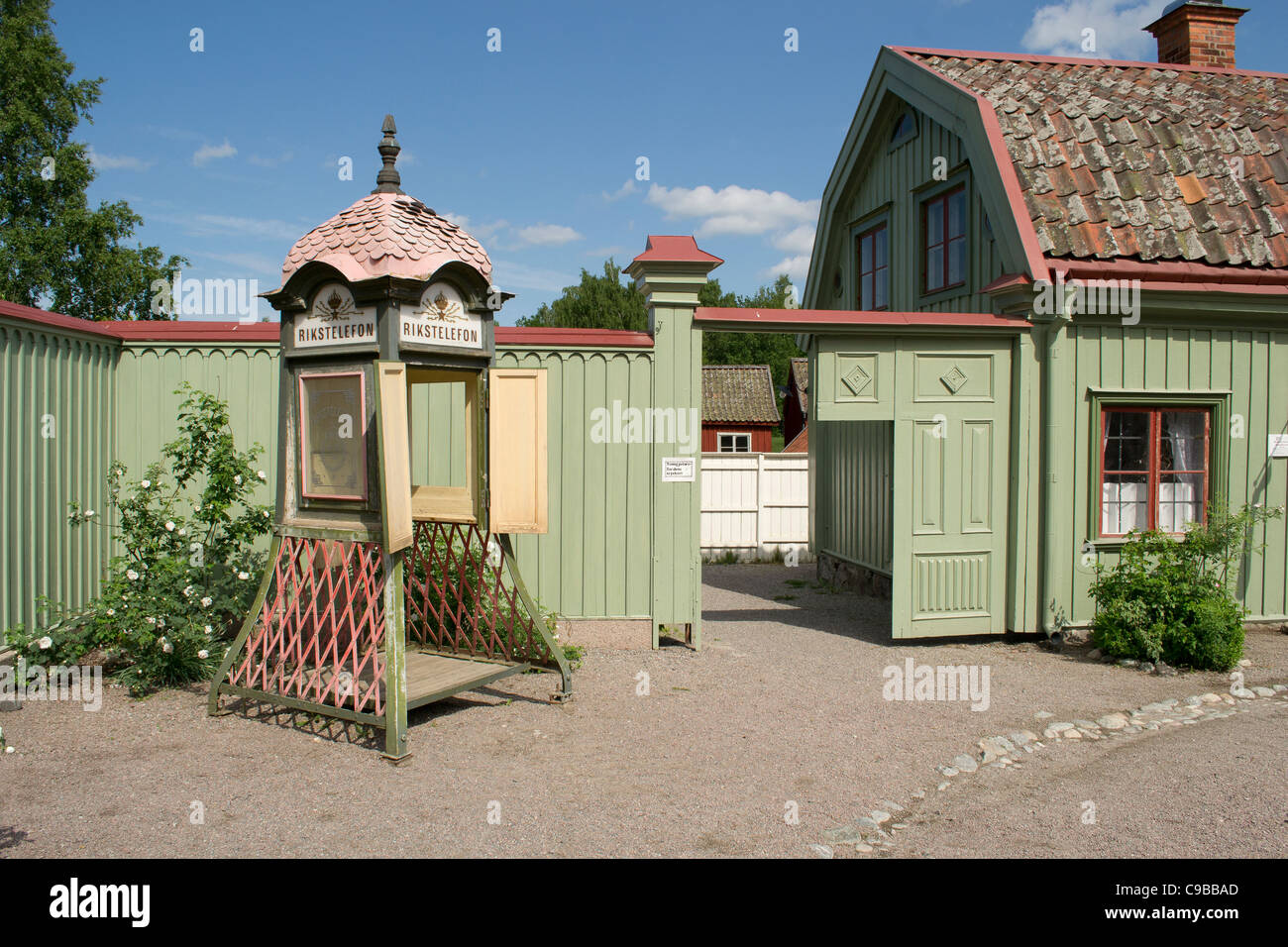Green phone booth hi-res stock photography and images - Alamy