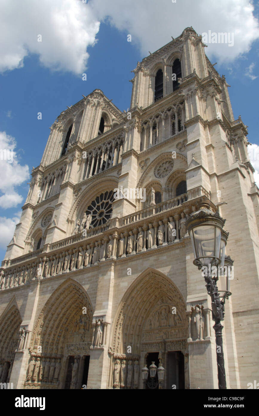 Paris facade gothic architecture hi-res stock photography and images ...
