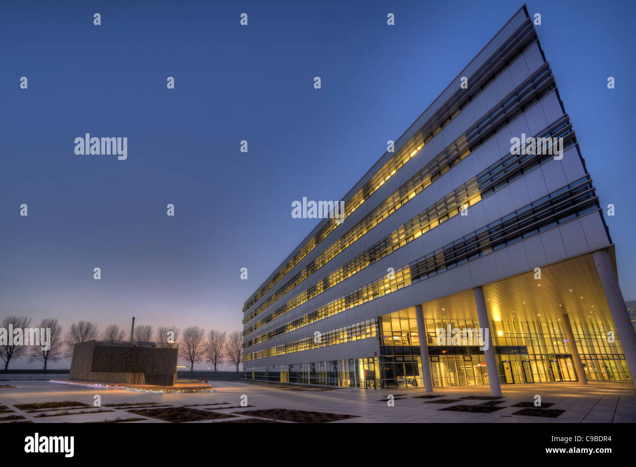 Tnt express hi-res stock photography and images - Alamy