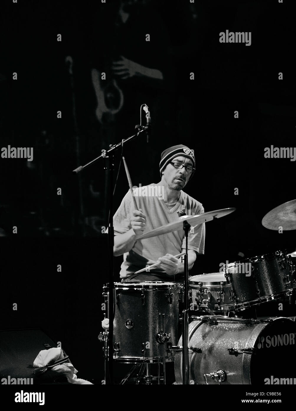 Jazz drumming hi-res stock photography and images - Alamy