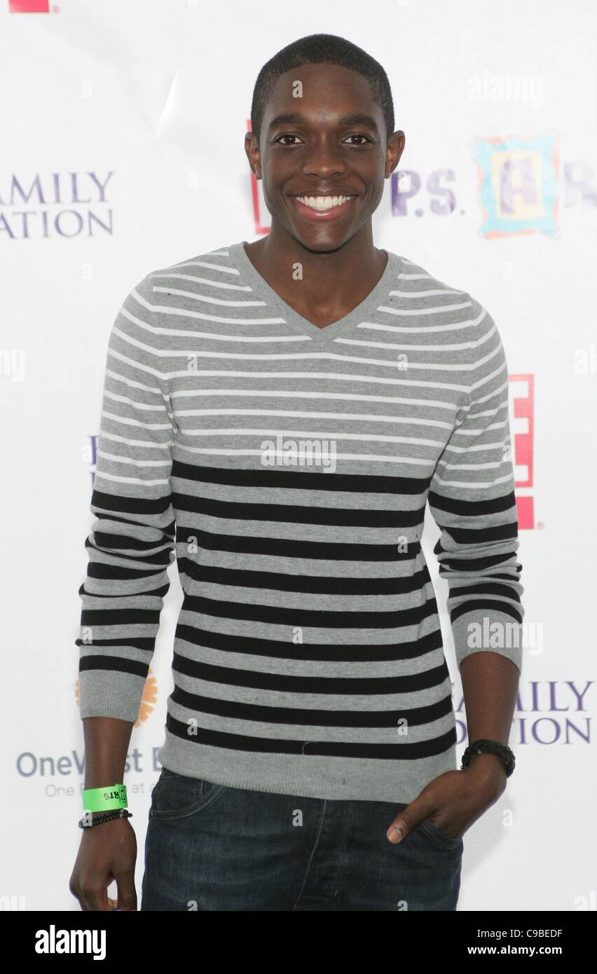 Carlos Knight