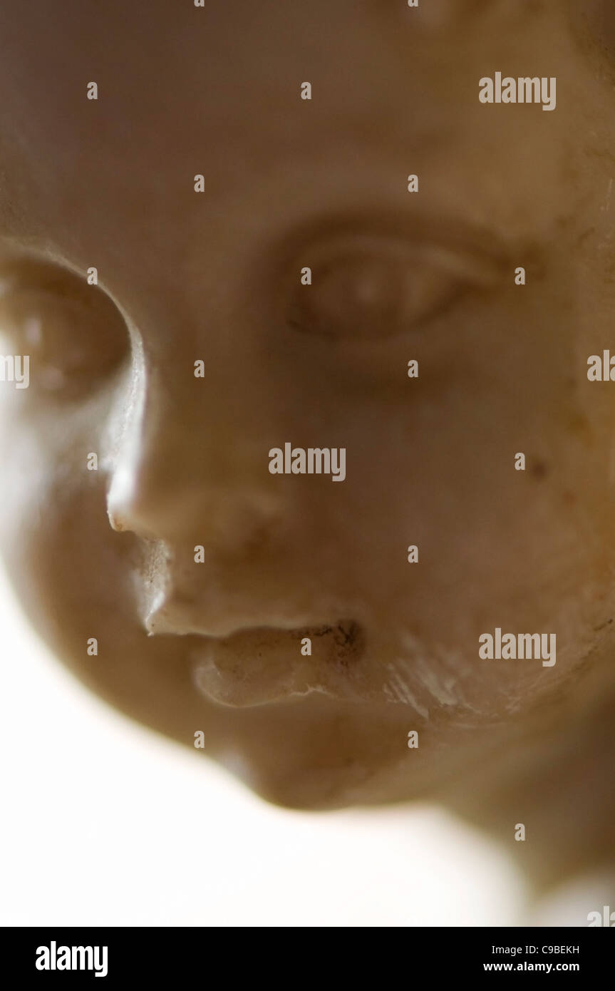 Face statue hi-res stock photography and images - Alamy