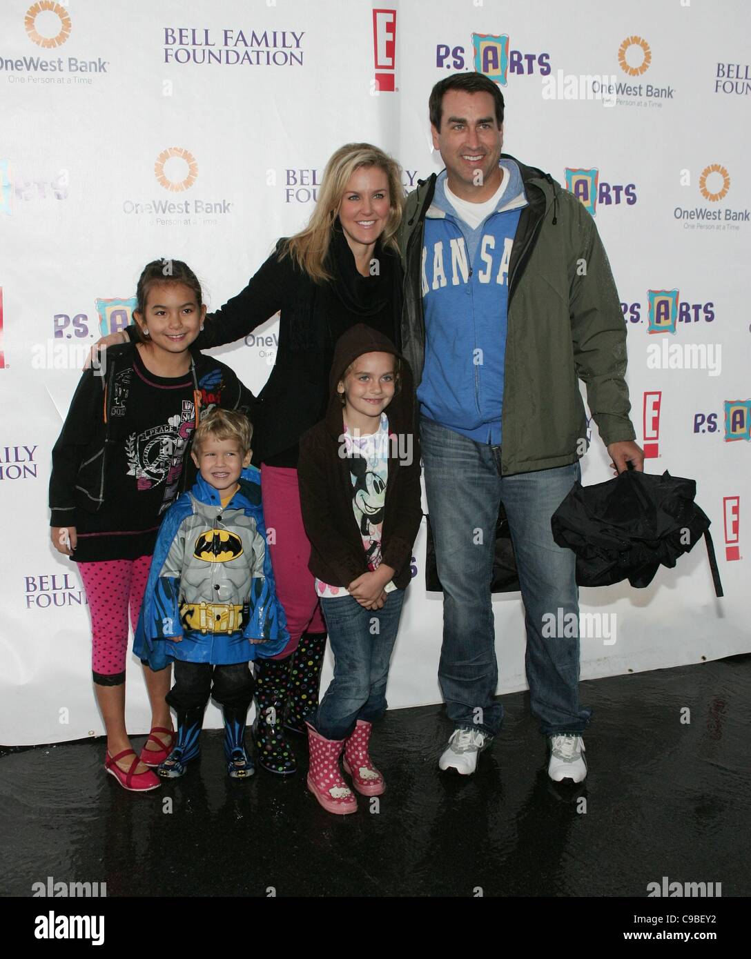Rob riggle family arrivals express hi-res stock photography and images ...
